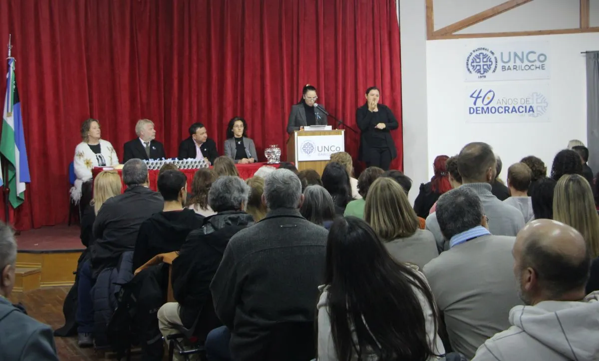 Graduados de la UNCo Bariloche recibieron sus títulos en emotiva ...