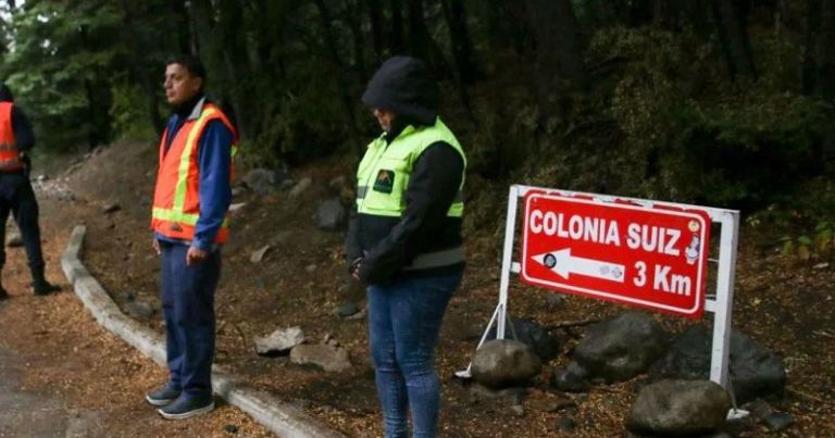 Derrumbe camino a Colonia Suiza y tránsito cortado | Diario El Cordillerano